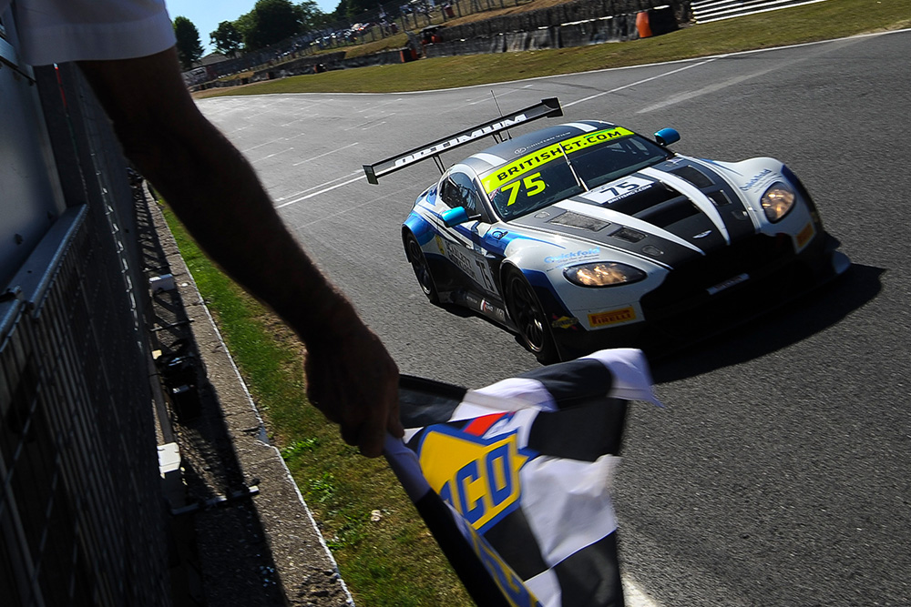 Optimum’s unstoppable Aston Martin claims victory at Brands while Balfe ...