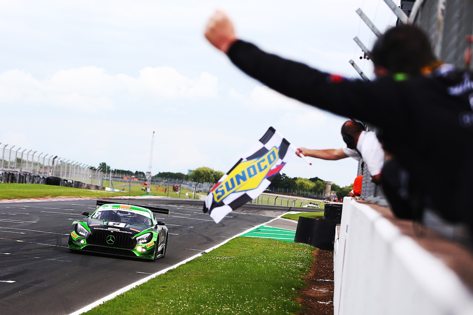 Nearys claim maiden GT3 win at Donington; Burns/Burton take GT4 spoils ...